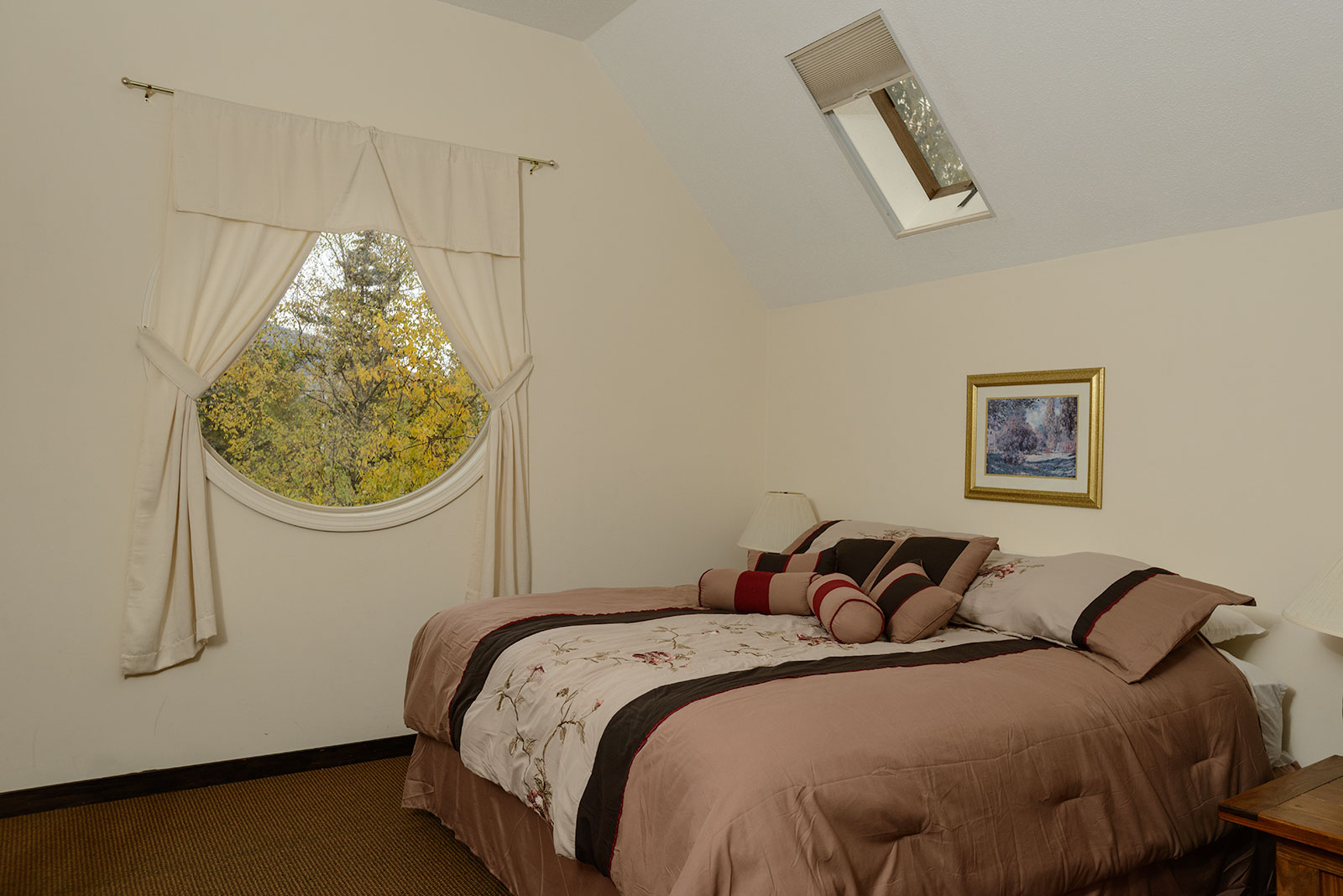 Home | Snowy Owl Inn - a Waterville Valley Hotel