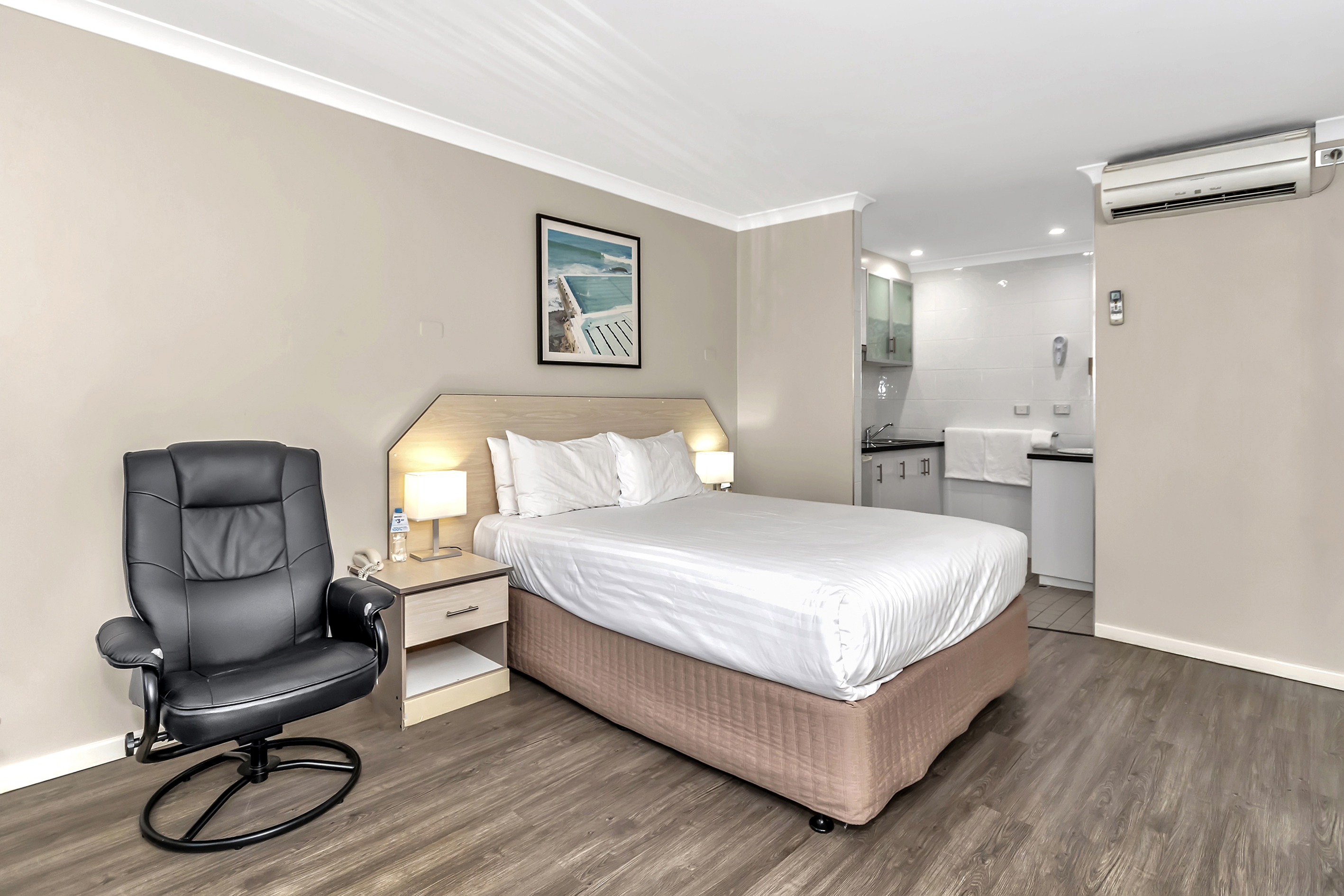 Rooms | Quality Inn Railway Motel