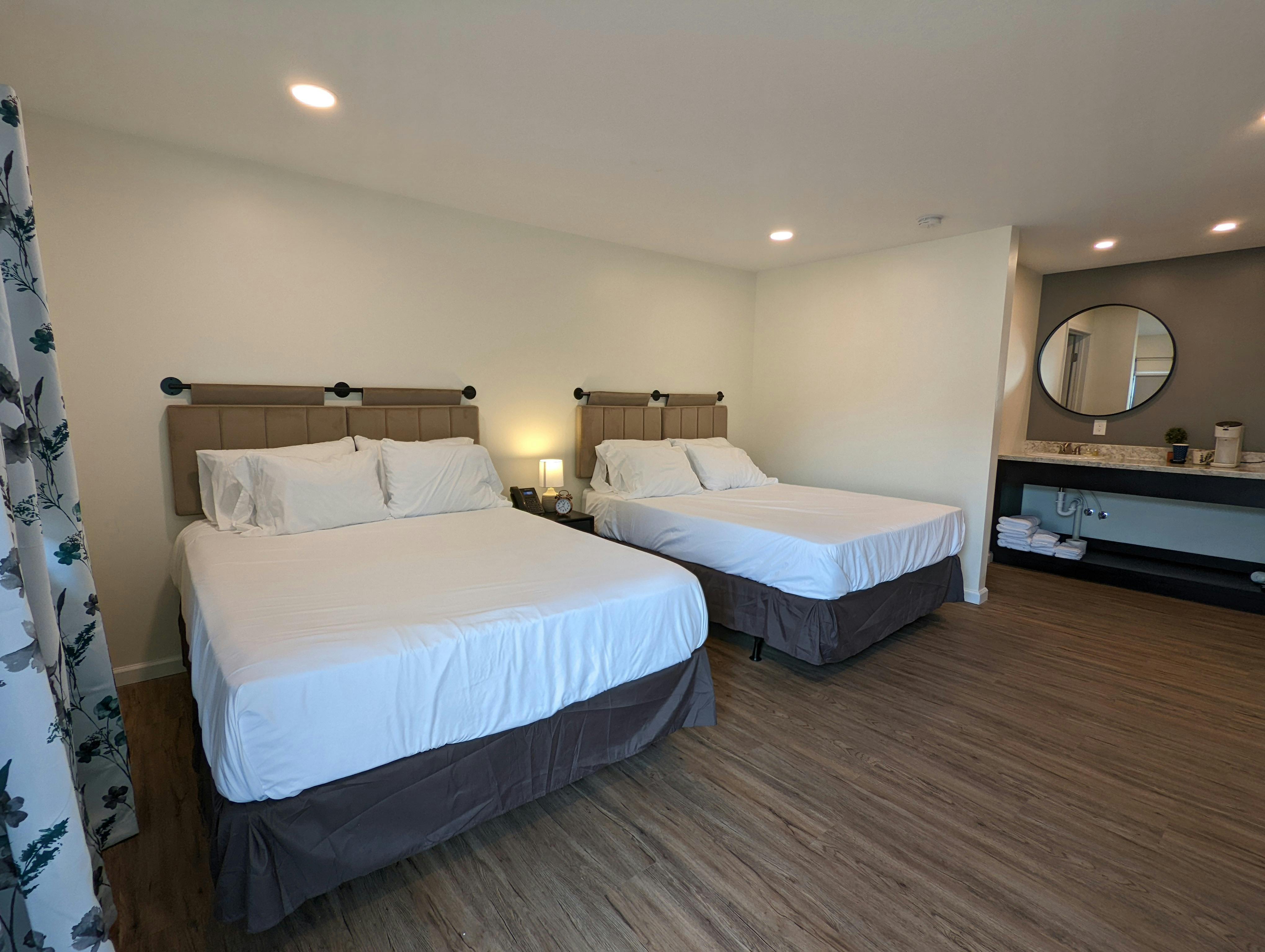 Extended Stay Double Queen | The Honey Bee Motel