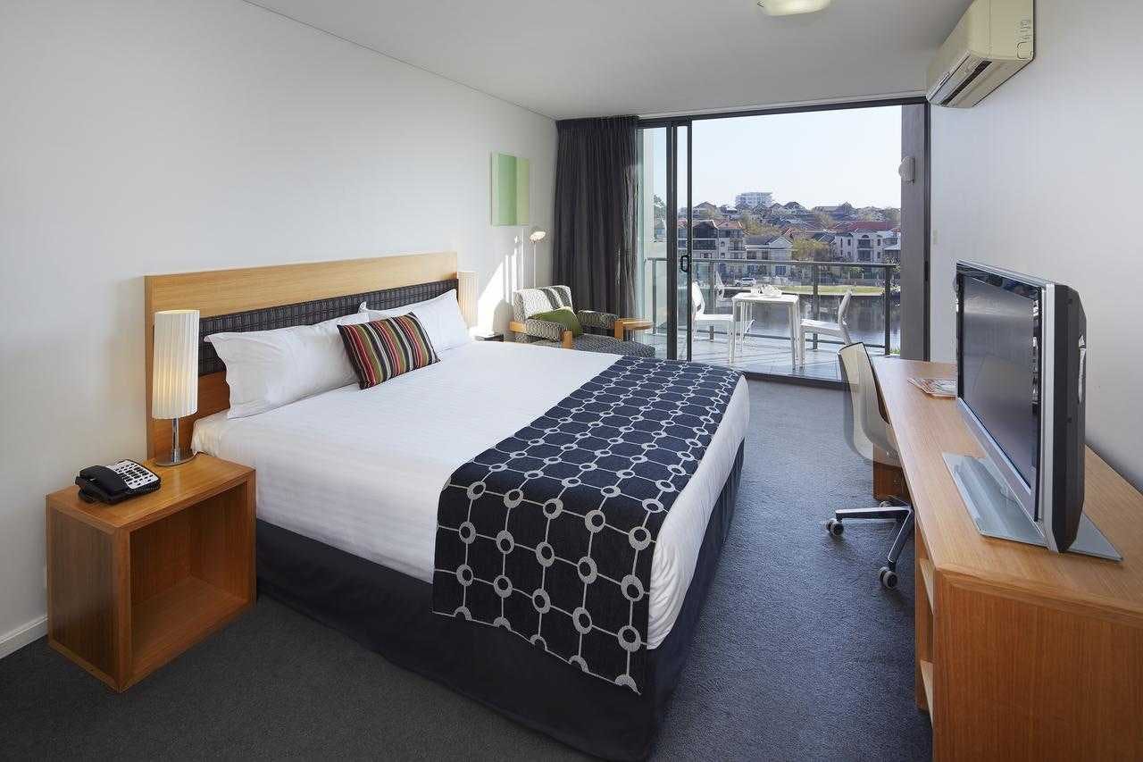 SUPERIOR APARTMENT | East Perth Suites Hotel