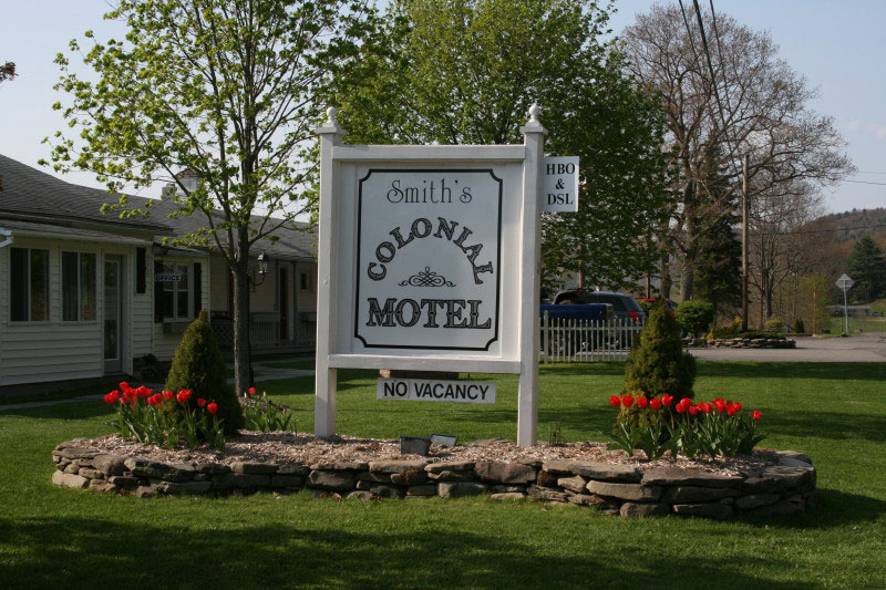 About Us | Smith's Colonial Motel