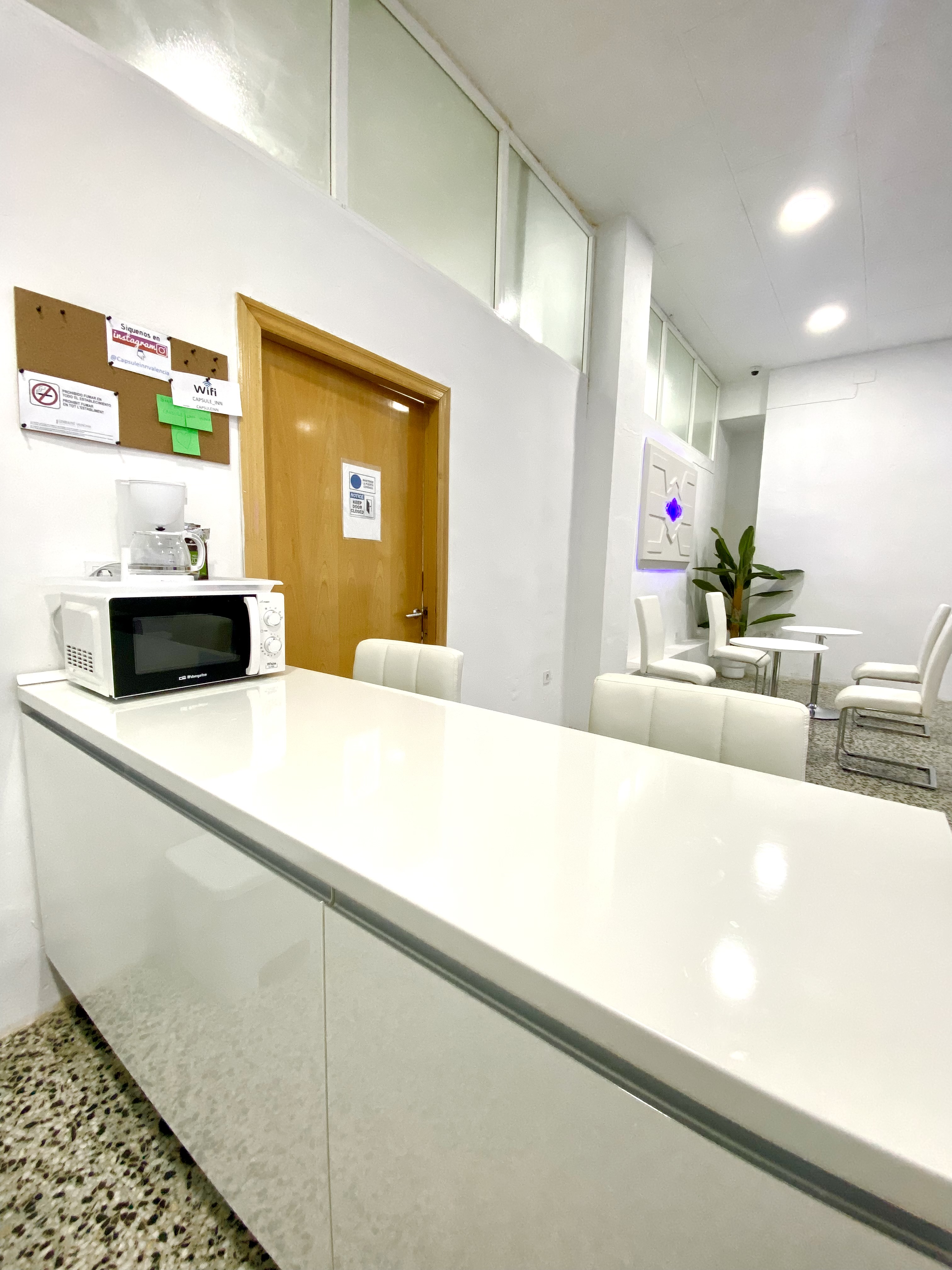 Home | CAPSULE INN VALENCIA