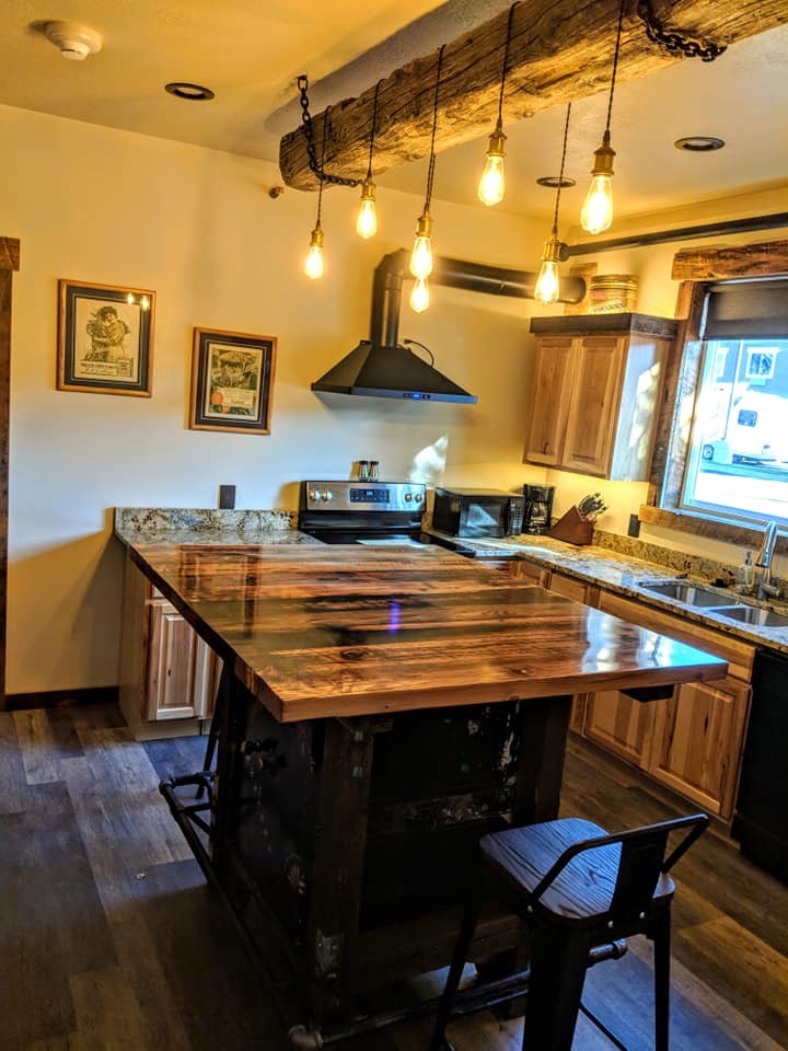 Home | The Adventure Inn Yellowstone