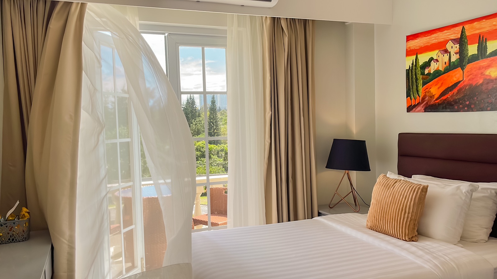 Premiere Room with Veranda | Via Appia Tagaytay