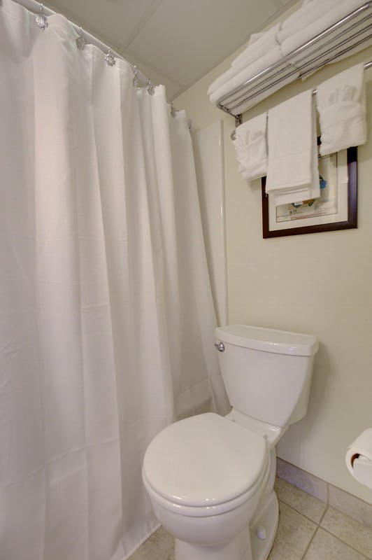 Room 323- Studio room with 2 double beds | Ocean 7 Motel