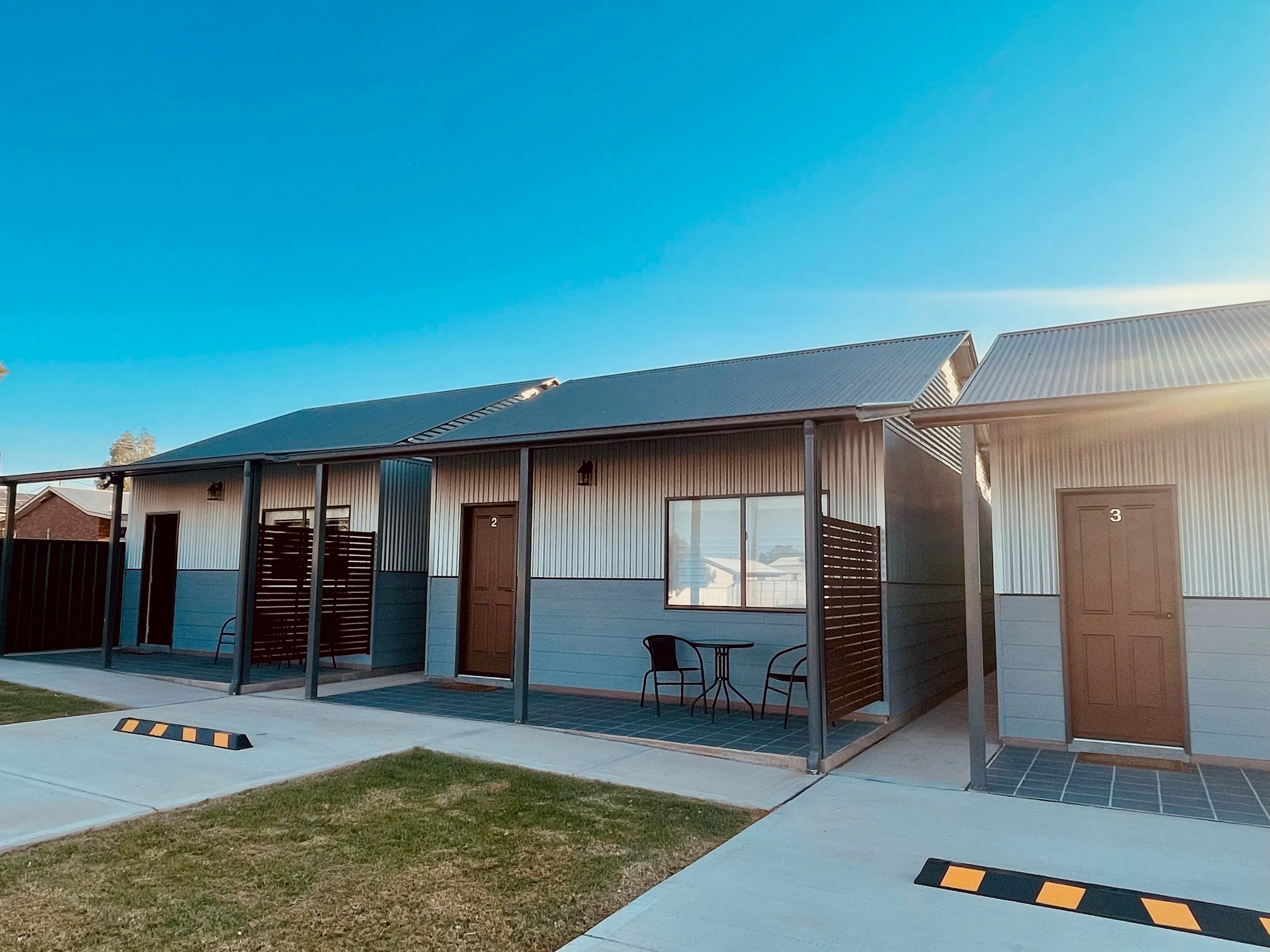 One Bedroom Accessible Cottage (King + Single Bed) | Coopers Cottages